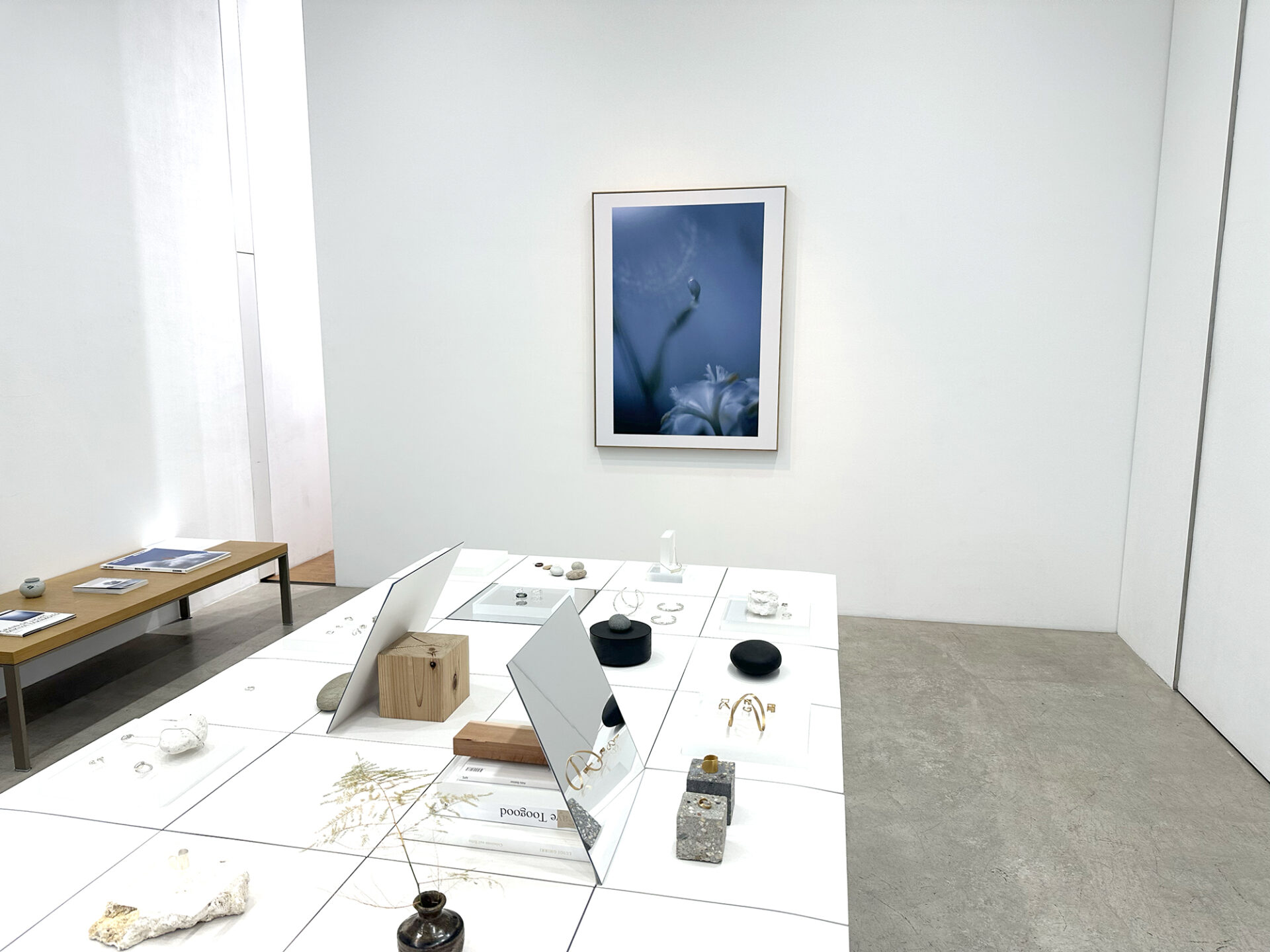 【写真展レポート】瀧本幹也写真事務所内で「SO / OBJECTS at Space T」開催 – Shuffle